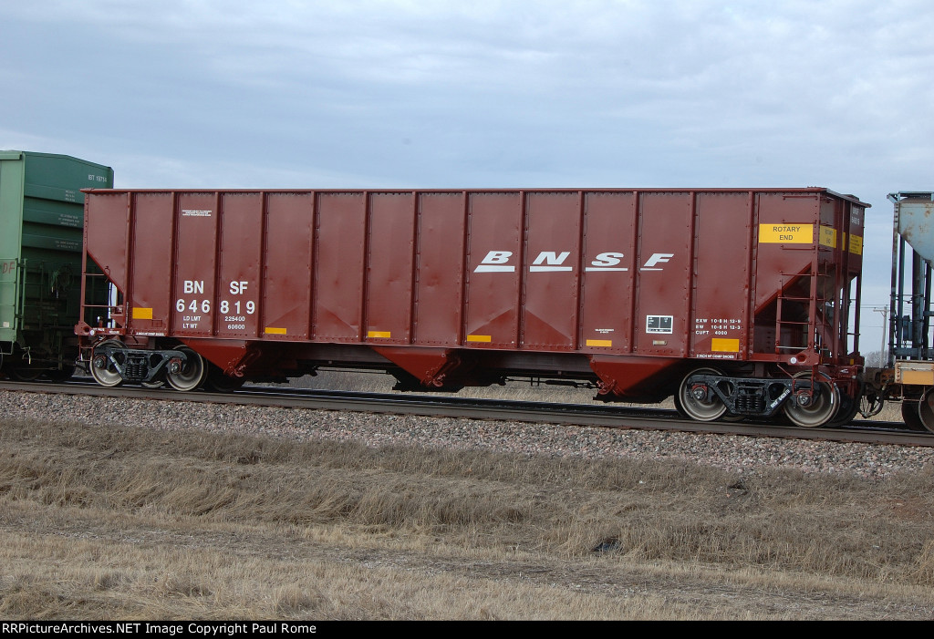 BNSF 646819, triple hopper on the BNSF